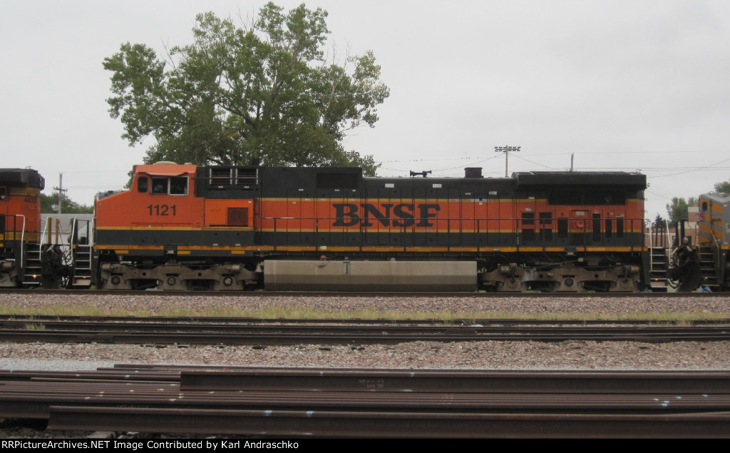 BNSF 1121